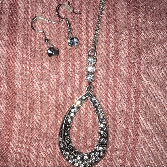 Jewelry | Glitzy Teardrop Necklace | Poshmark
